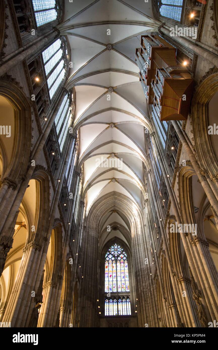 People inside the dom in cologne hi-res stock photography and images ...