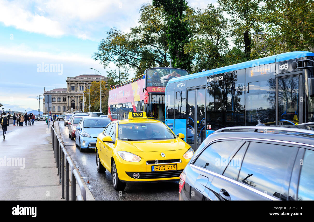 BUDAPEST, HUNGARY- 27 OCTOBER 2017: Sightseeing bus in Budapest Stock ...