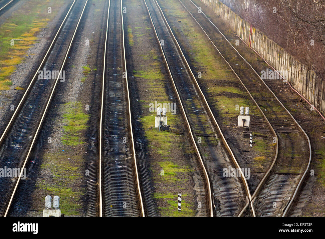 View of the rail road tracks from above Stock Photo - Alamy