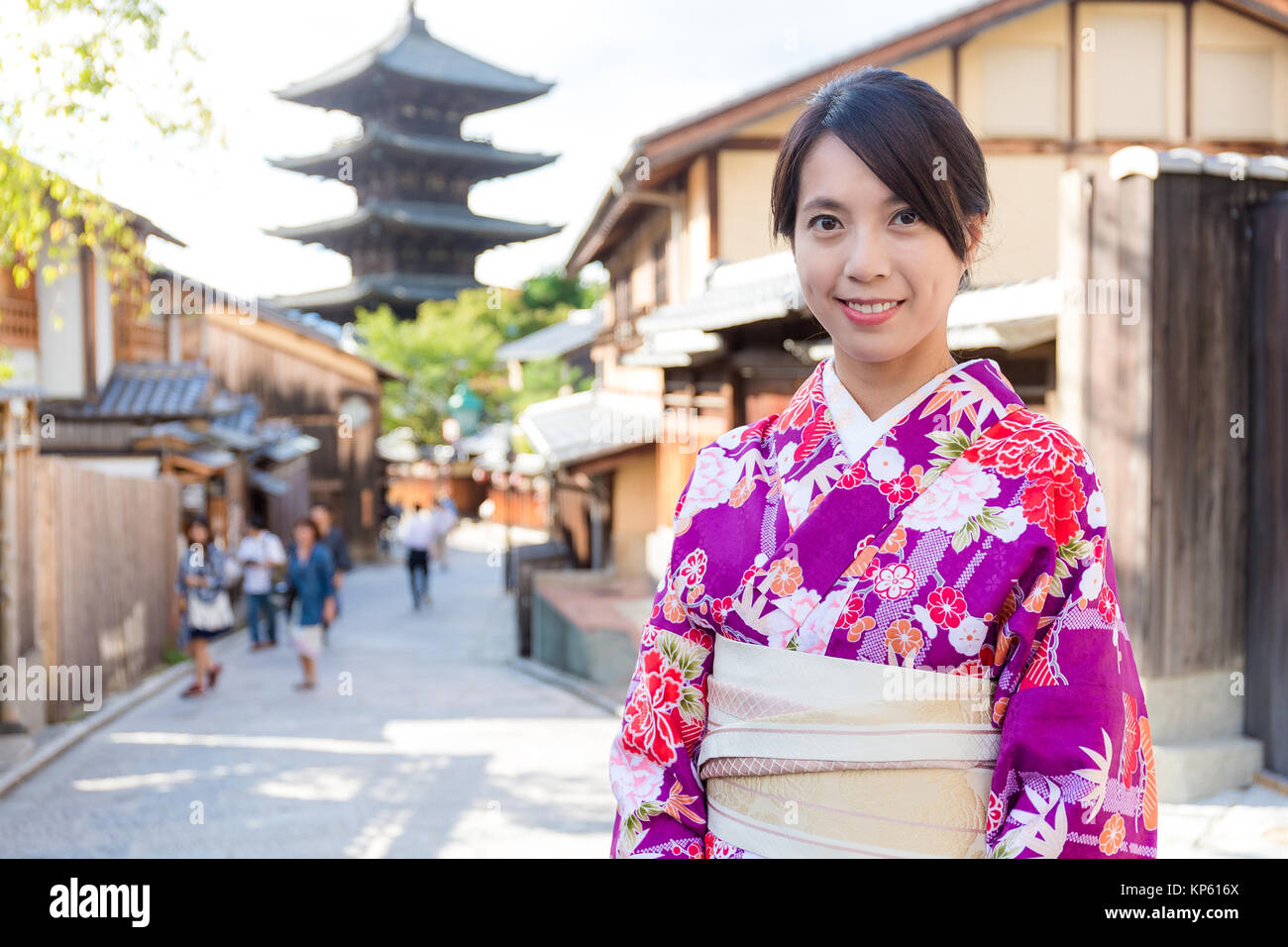 Woman with traditional japanese dress in Kyoto Stock Photo - Alamy