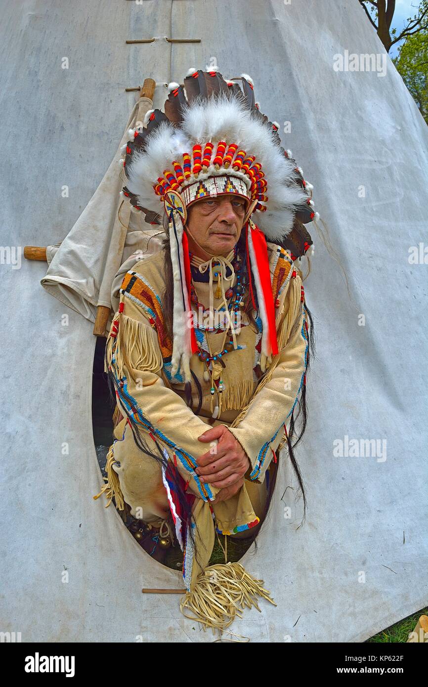 Playing indians hi-res stock photography and images - Alamy