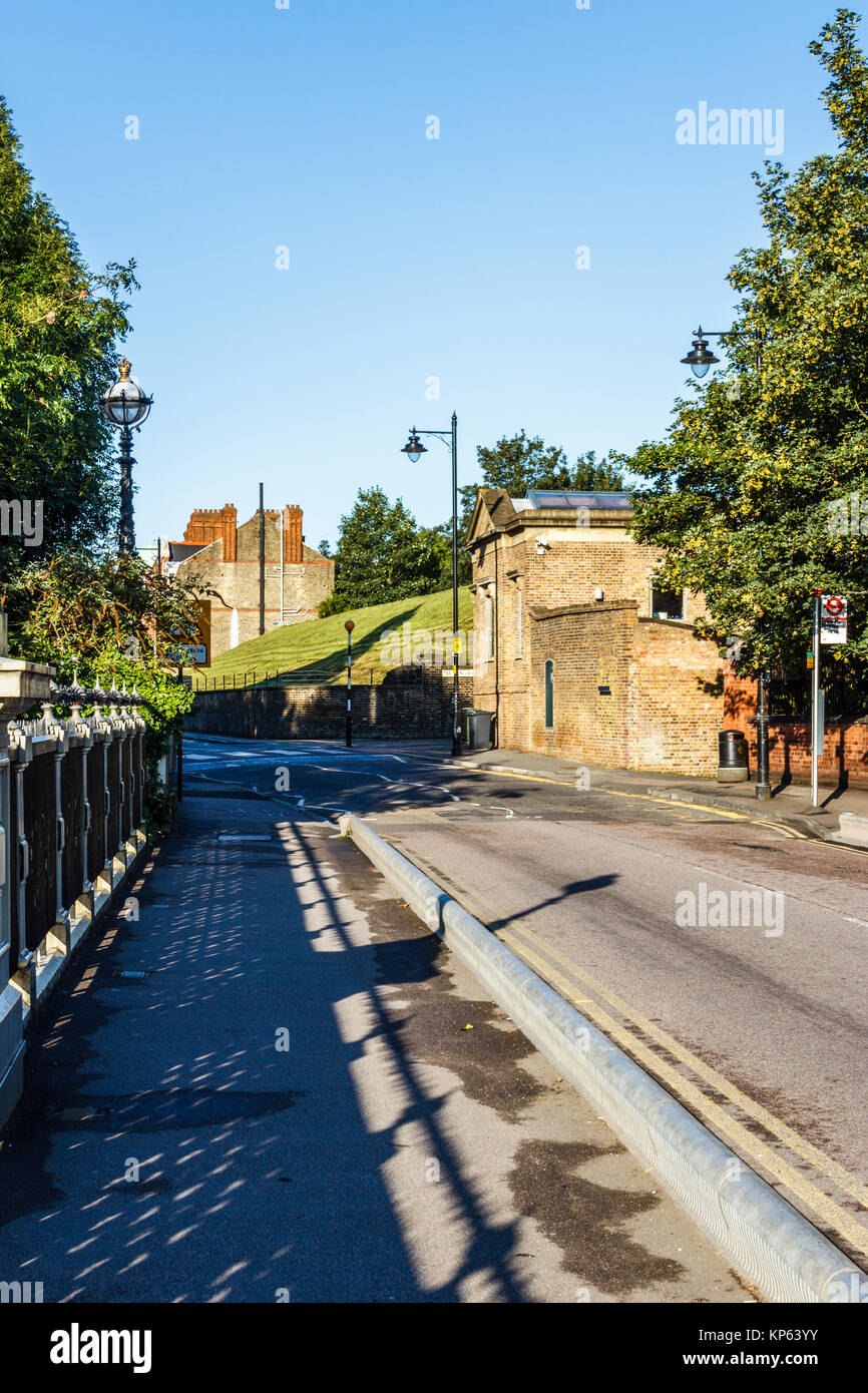 The famous Victorian Archway Bridge, built in 1897 to replace the ...