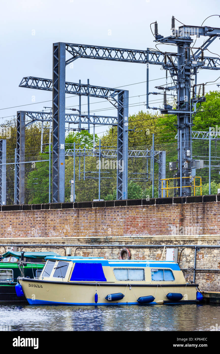 St pancras basin hi-res stock photography and images - Alamy