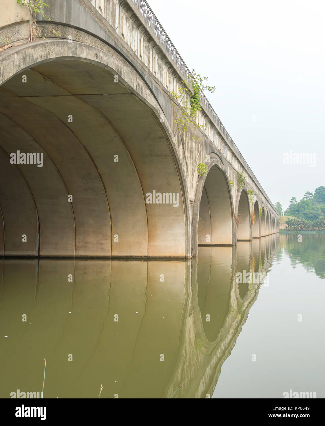 Lake reflection below bridge architecture hi-res stock photography and ...
