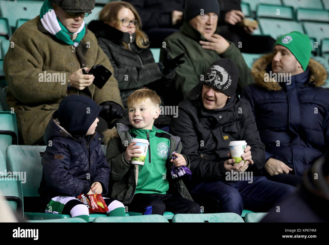 Hibs fans hi-res stock photography and images - Alamy
