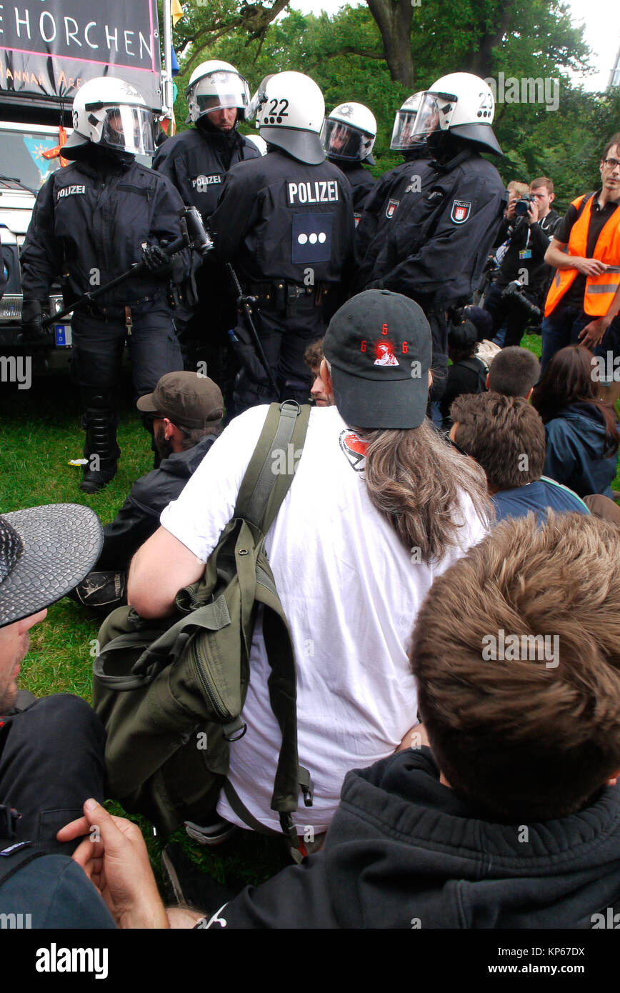 German riot police exfiltrate an anti-G20 protesters vehicle, Hamburg ...