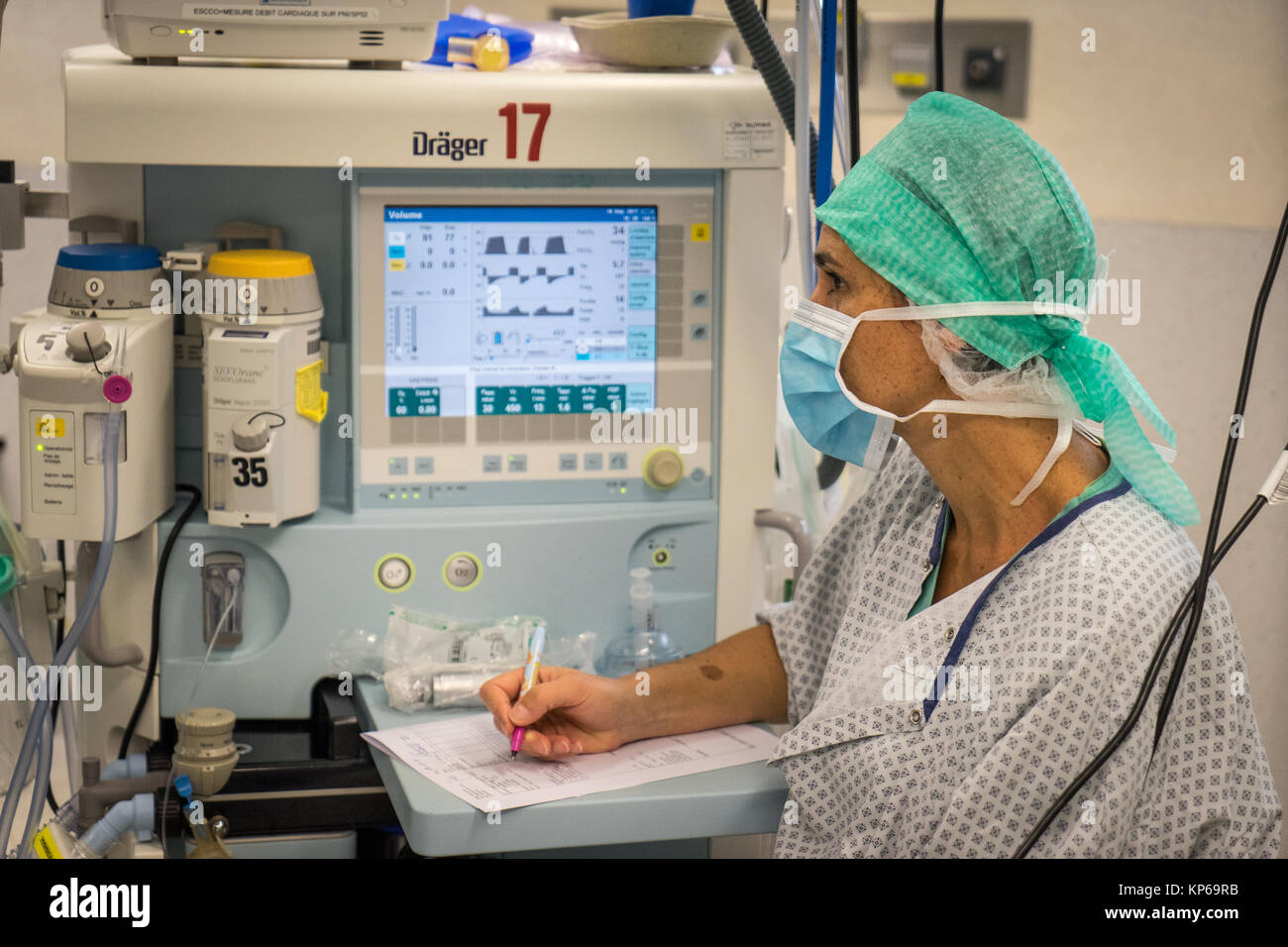 Laparoscopic hysterectomy hi-res stock photography and images - Alamy