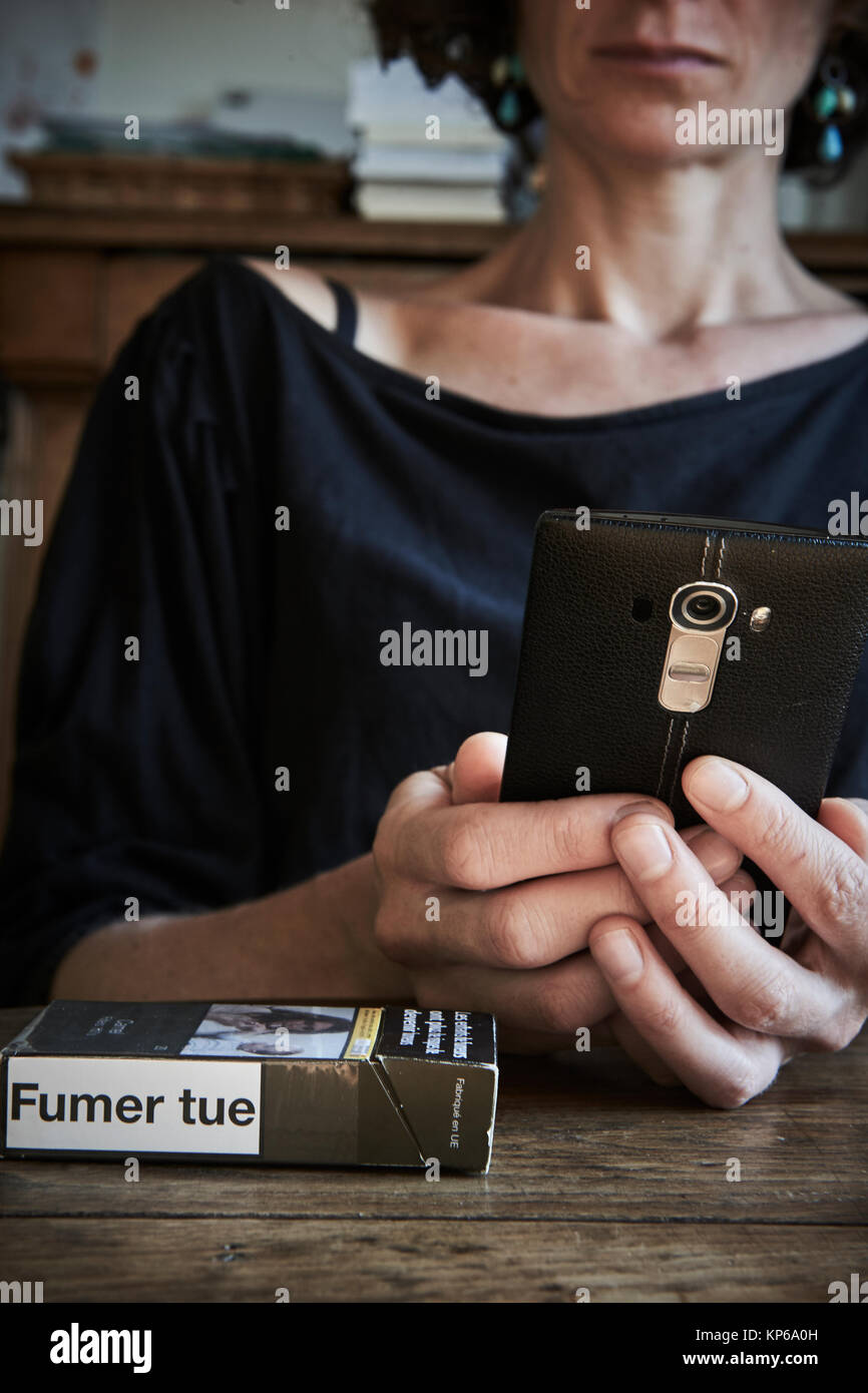 Quit smoking cell phone hi-res stock photography and images - Alamy