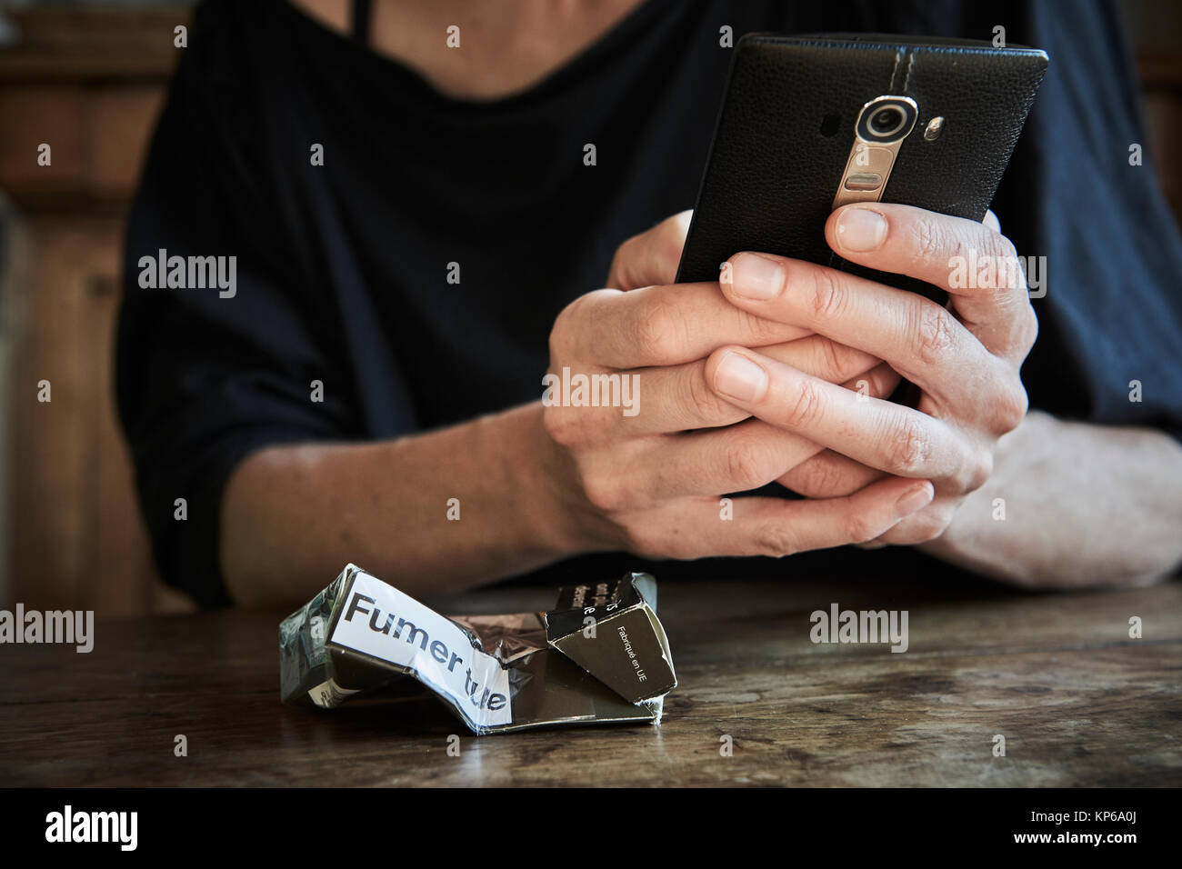Quit smoking cell phone hi-res stock photography and images - Alamy