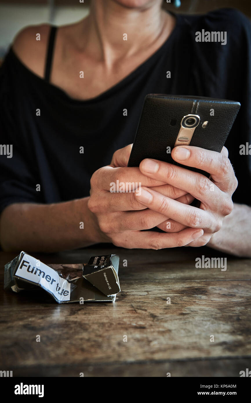 Quit smoking cell phone hi-res stock photography and images - Alamy