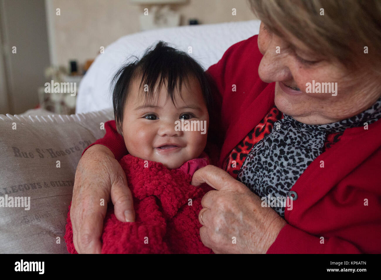 Grandchild hugging grandparents hi-res stock photography and images - Alamy