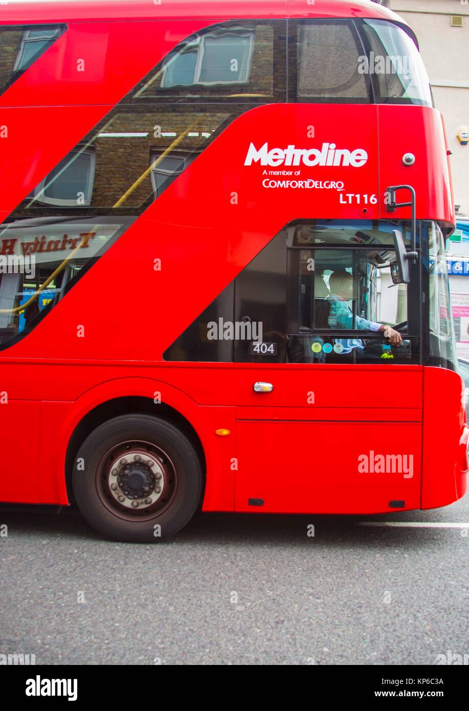Queen victoria memorial in silhouette in front buckingham palace hi-res ...