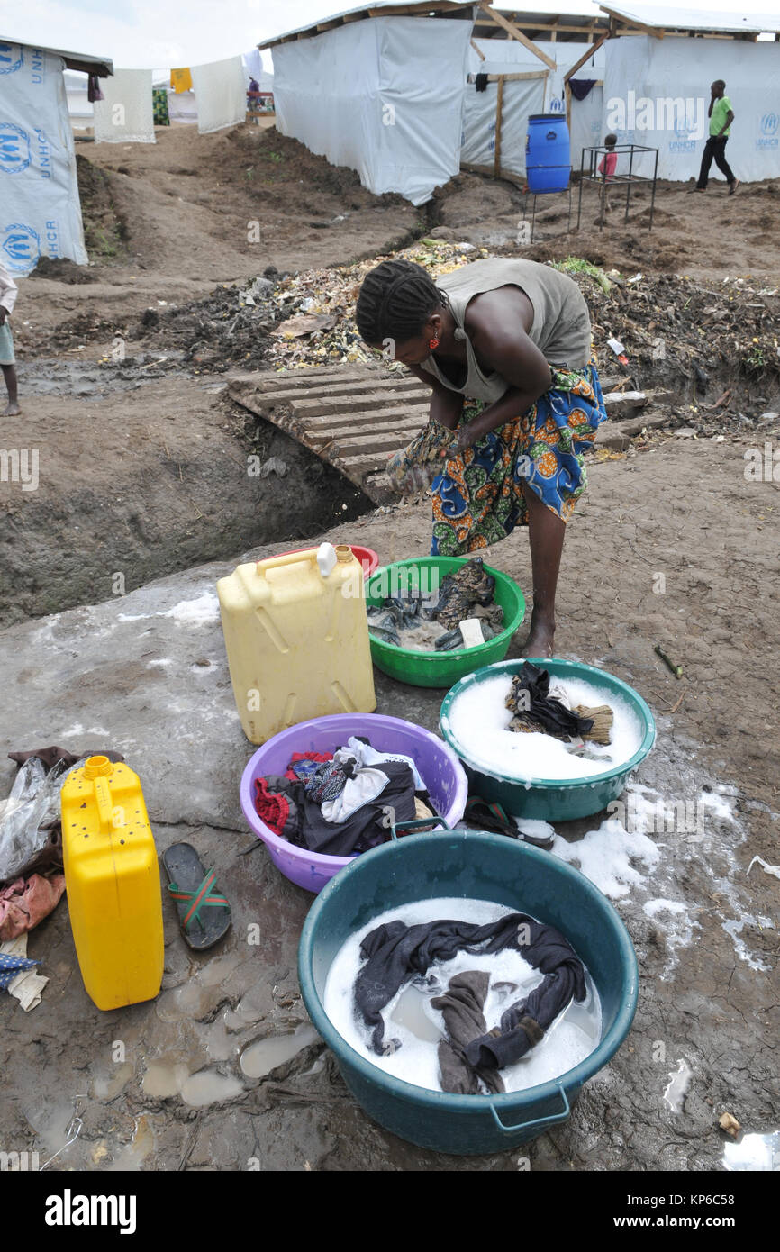 Africans washing clothes hi-res stock photography and images - Alamy