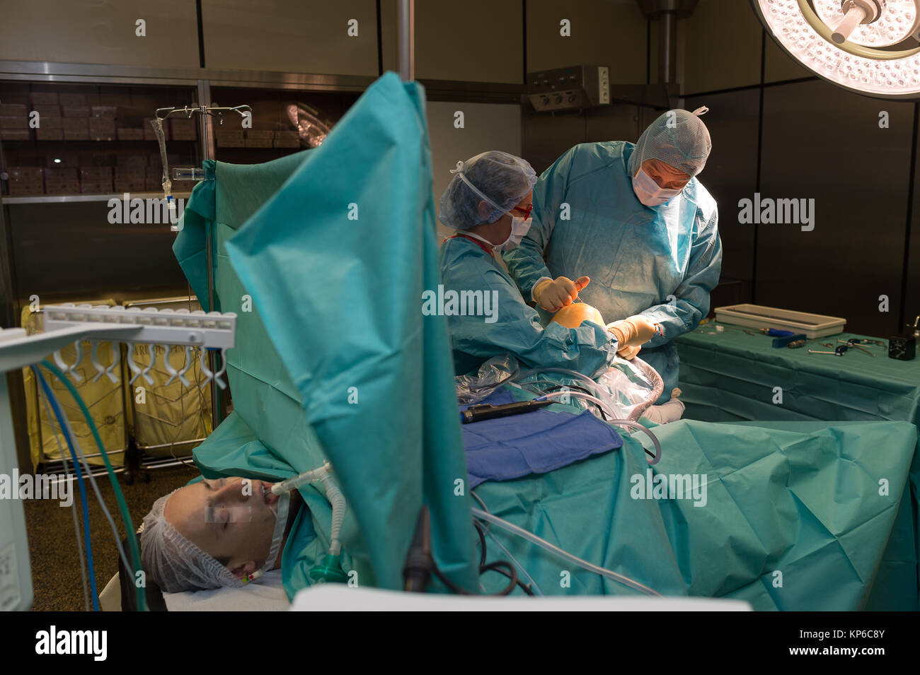 Knee tendon operation hi-res stock photography and images - Alamy