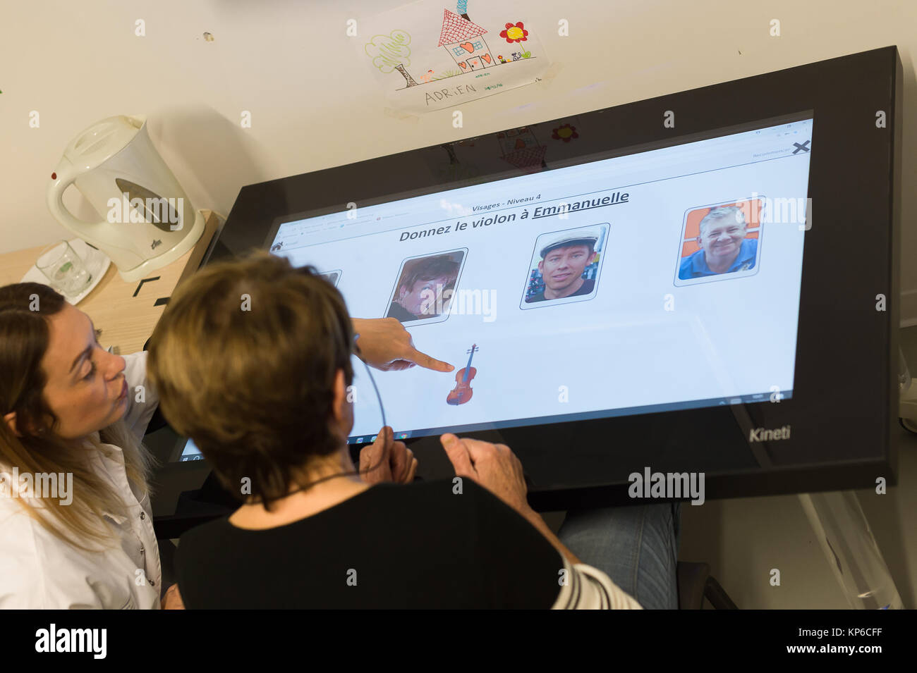 Senior memory game hi-res stock photography and images - Alamy