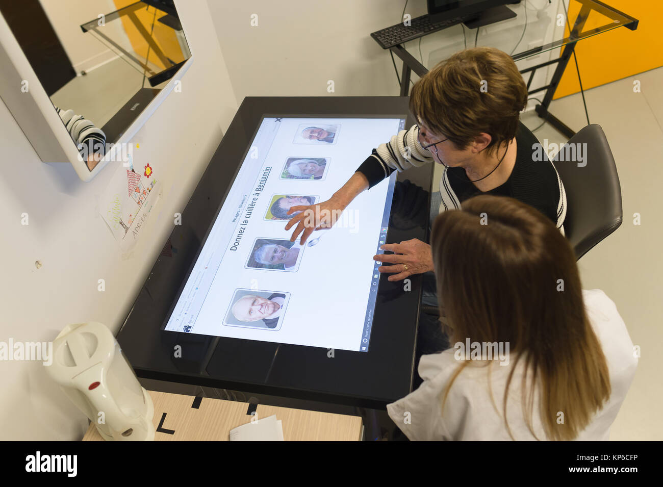 Senior memory game hi-res stock photography and images - Alamy