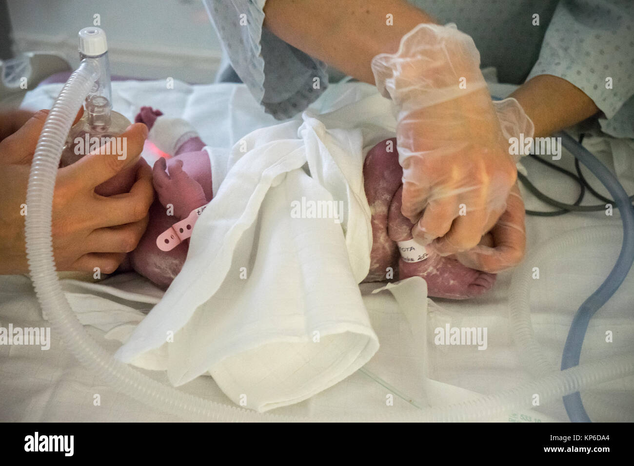 Newborn birth breathing hi-res stock photography and images - Alamy