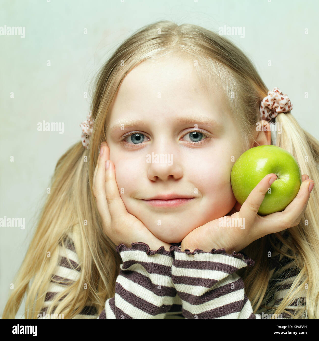 Smiling child and apple Stock Photo - Alamy