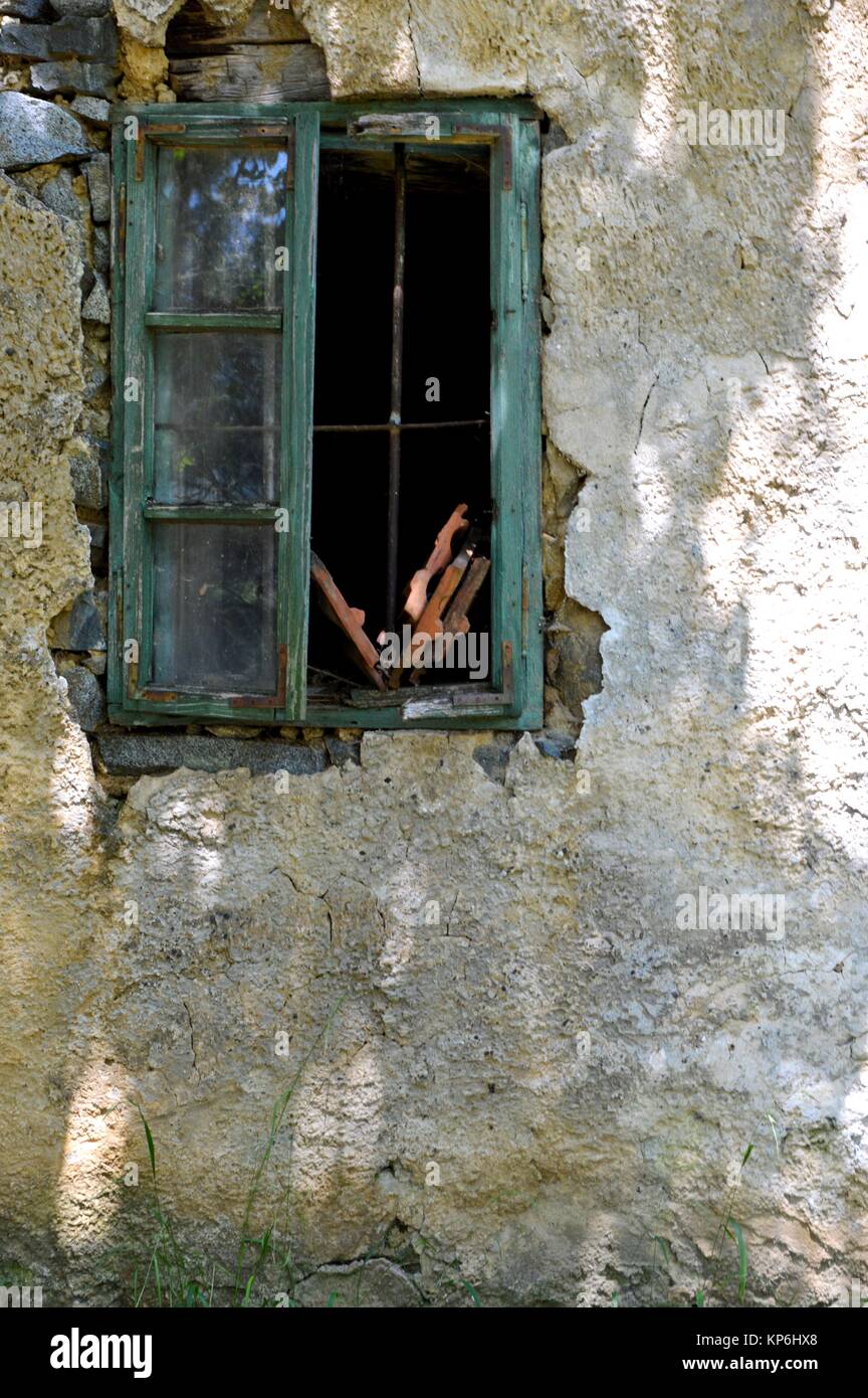 old broken window Stock Photo - Alamy