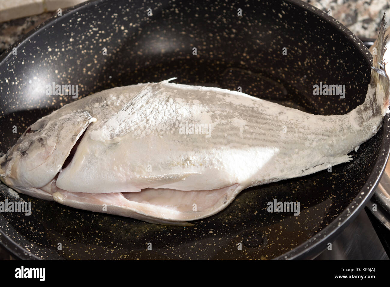 Floured fish hi-res stock photography and images - Alamy