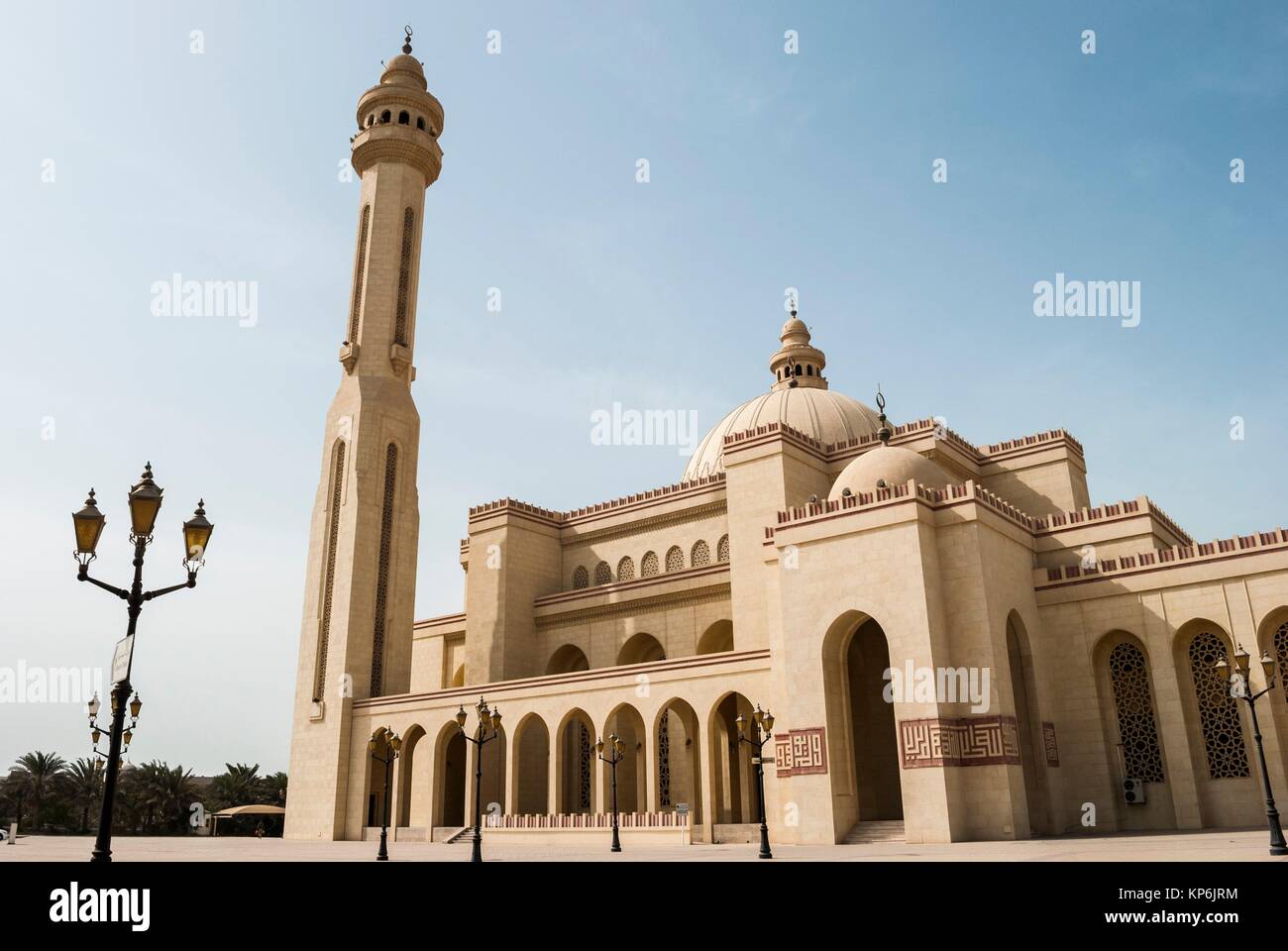 Manama Bahrain Mosque High Resolution Stock Photography and Images - Alamy