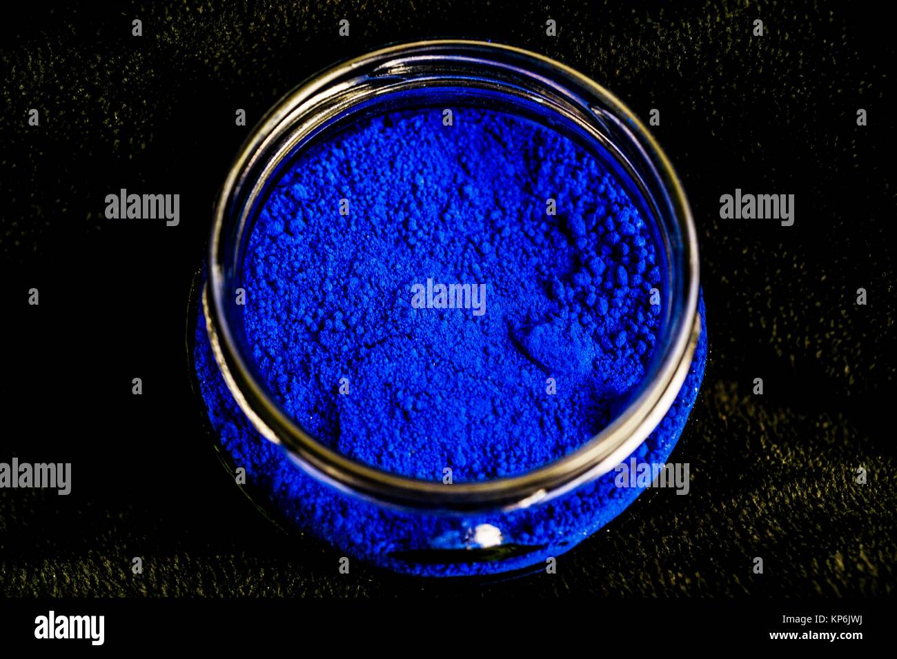 Dark blue powder hi-res stock photography and images - Alamy