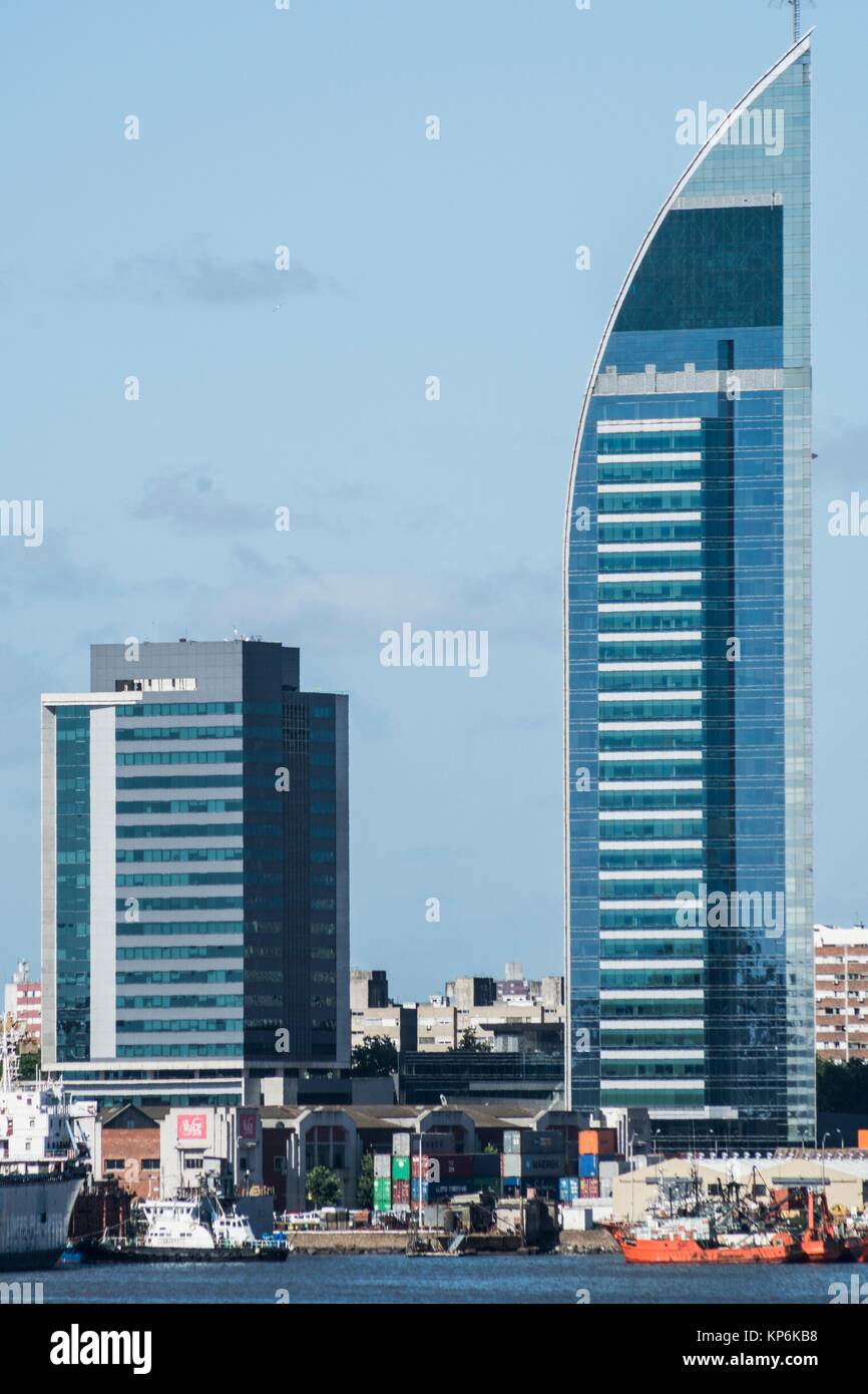 Torre de las telecomunicaciones hi-res stock photography and images - Alamy