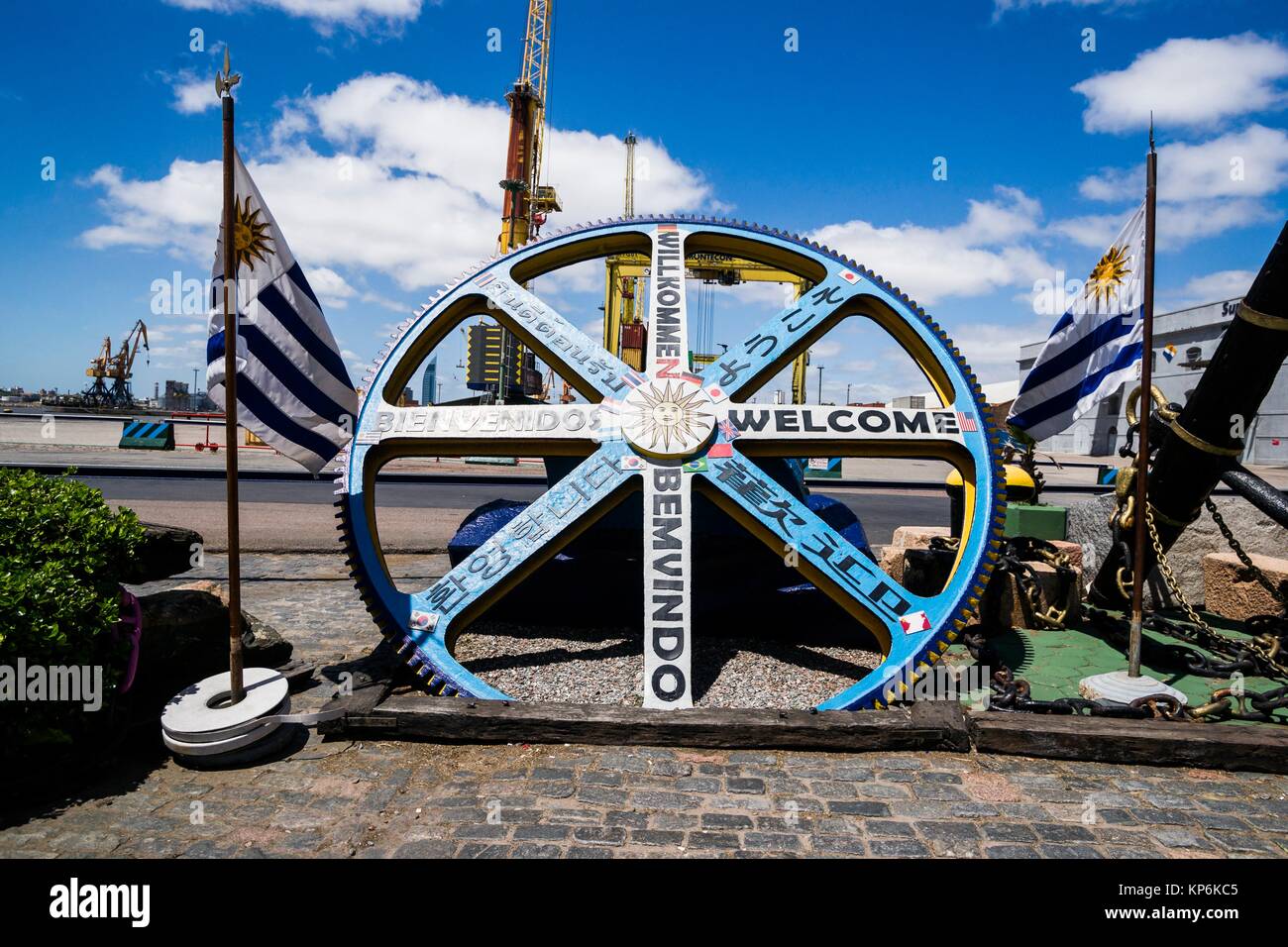 Welcome sculpture hi-res stock photography and images - Alamy