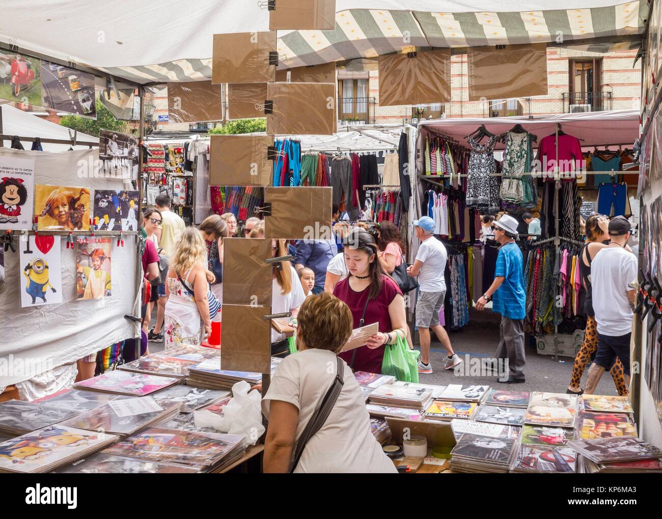 Open air flea market hi-res stock photography and images - Alamy