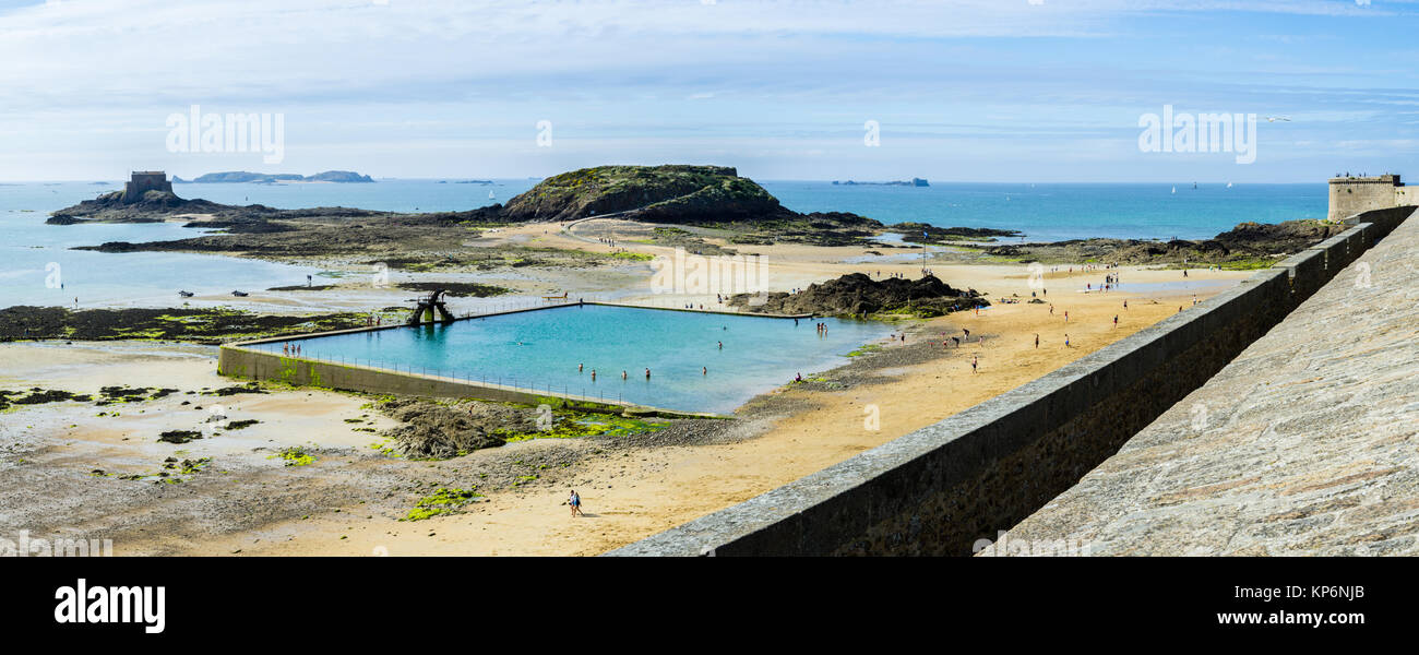 Saint malo salt water swimming pool hi-res stock photography and images ...