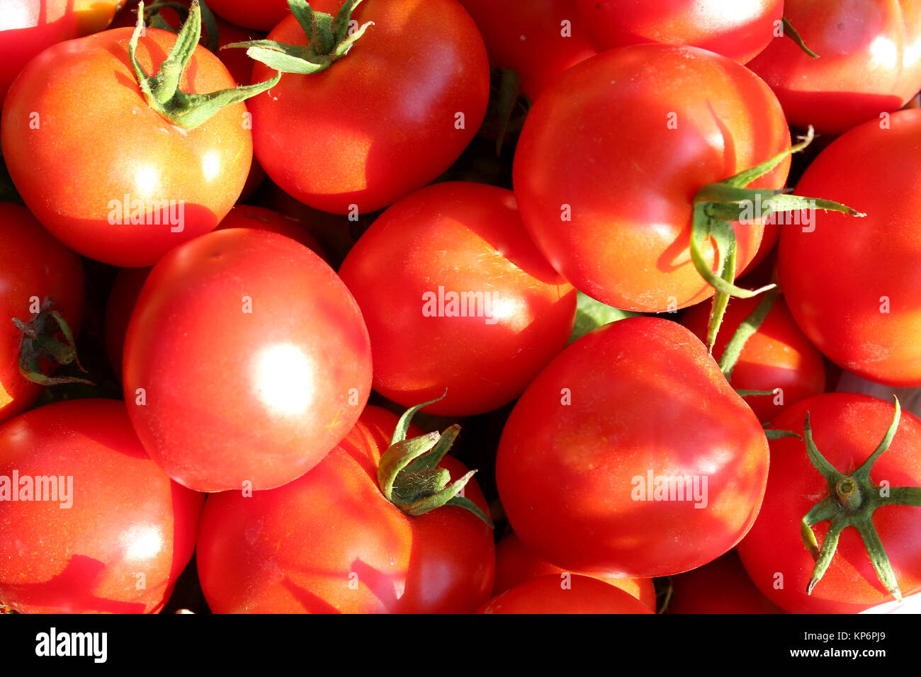 heap of red tomatoes Stock Photo - Alamy