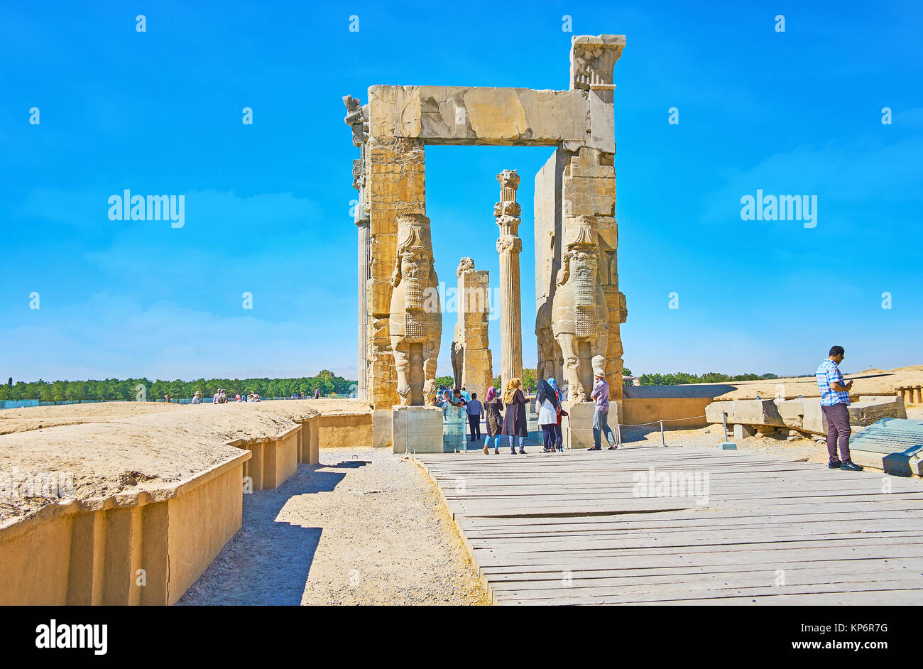 PERSEPOLIS, IRAN - OCTOBER 13, 2017: The way to the eastern entrance of ...