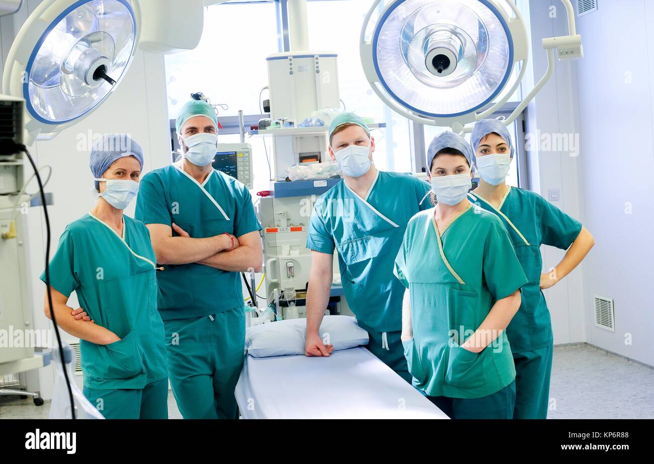 Operating room male nurse hi-res stock photography and images - Alamy