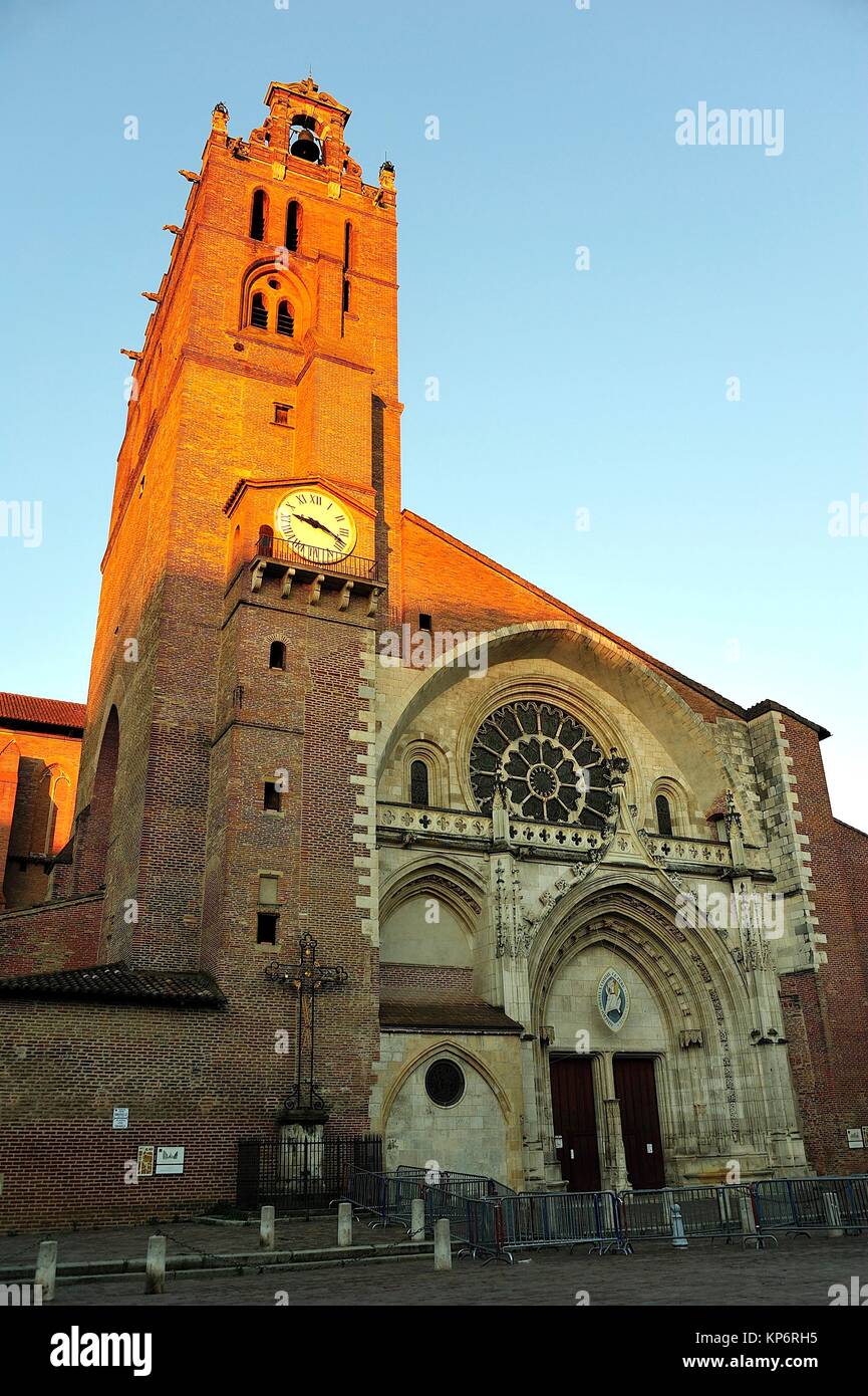 Toulouse cathedral facade hi-res stock photography and images - Alamy