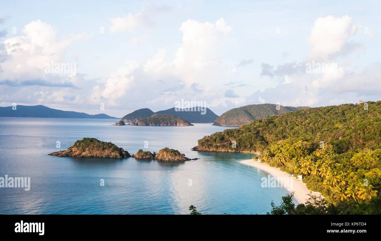 View of the beach at Trunk Bay in the U.S. Virgin Islands National Park ...