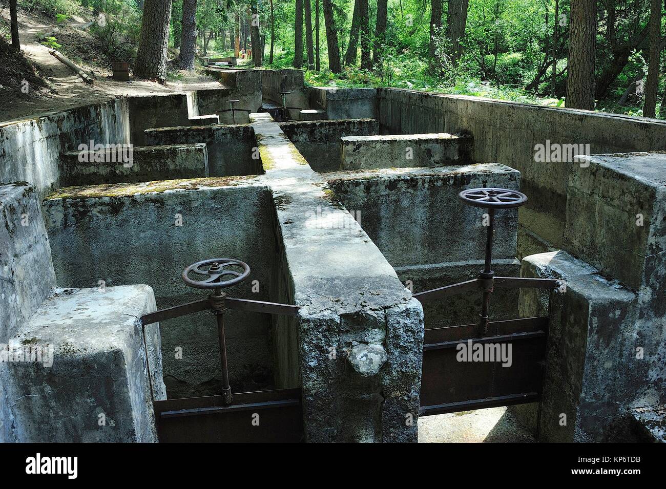 Roman dam hi-res stock photography and images - Alamy