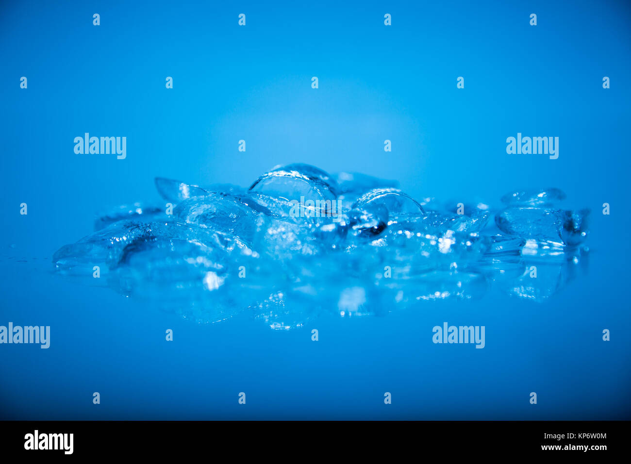 Stacked melting ice cubes hi-res stock photography and images - Alamy