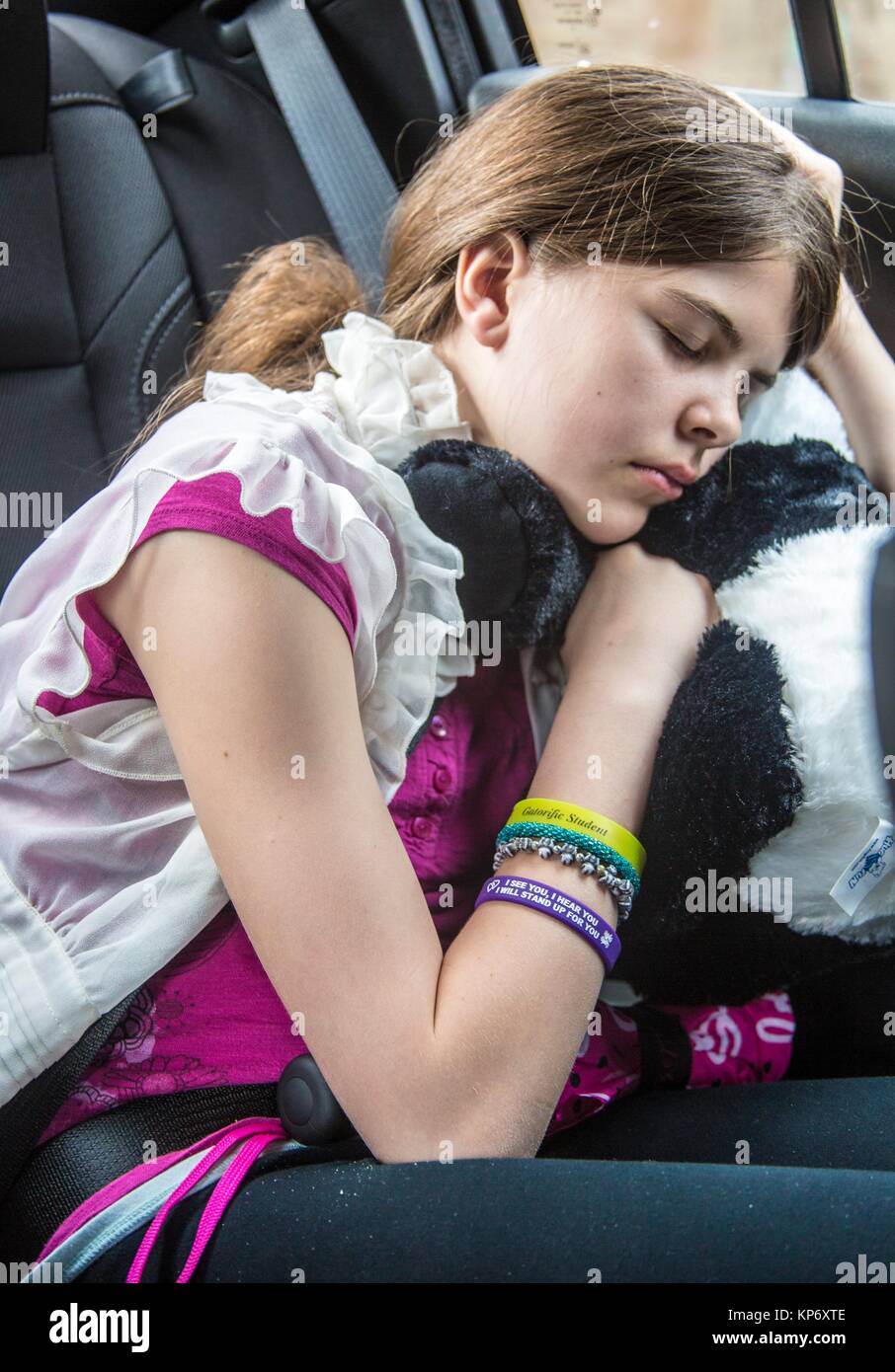 Girl sleeping in back car hi-res stock photography and images - Alamy