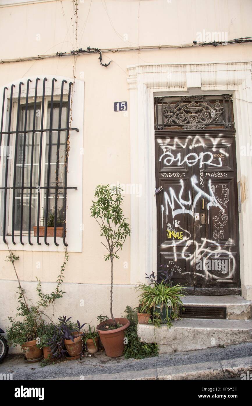 Building graffiti marseille hi-res stock photography and images - Alamy
