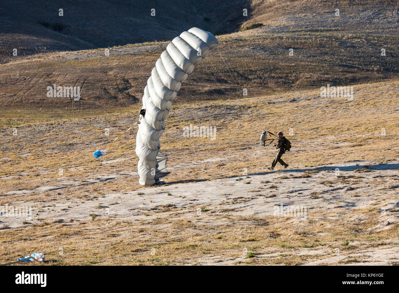 Marine Raiders with 1st Marine Raider Battalion conduct free-fall ...