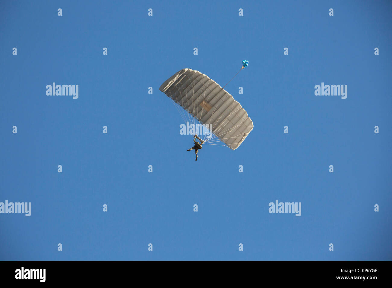 Marine Raiders with 1st Marine Raider Battalion conduct free-fall ...