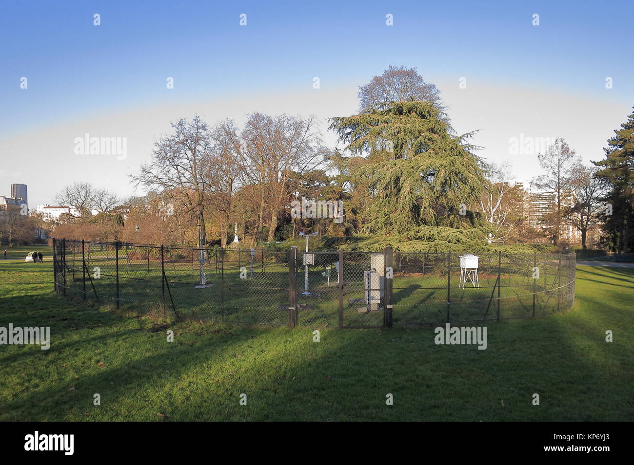 Paris meteo hi-res stock photography and images - Alamy