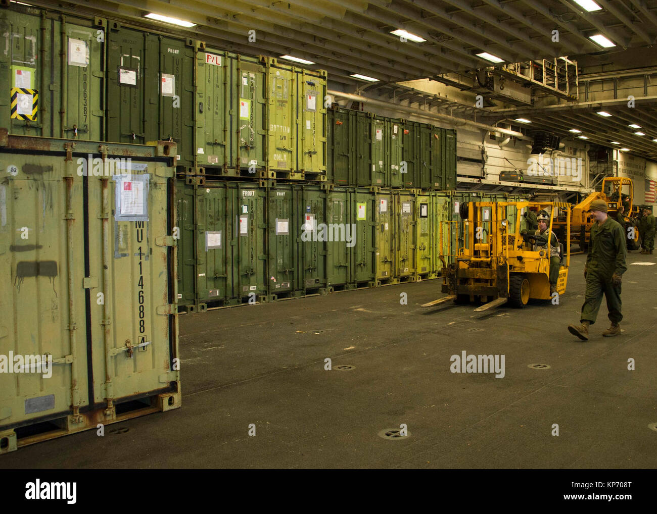 Marines assigned to the 26th Marine Expeditionary Unit’s combat cargo ...