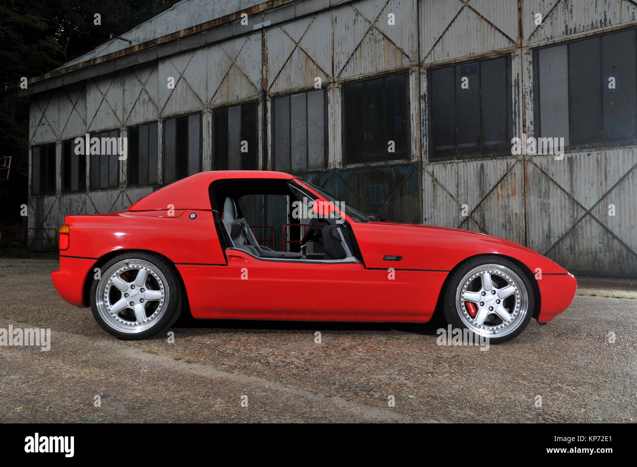 BMW Z1 (1989 - 1991) German sports car with vertically sliding doors ...