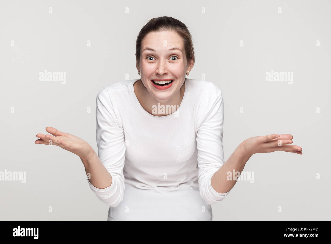 Funny woman looking at camera with shocked face. Studio shot,isolated ...
