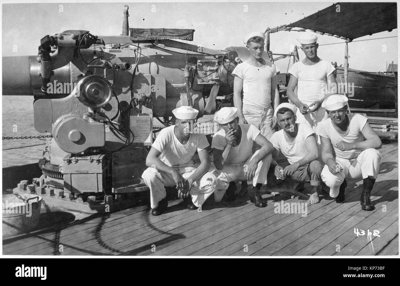 Us sailors hi-res stock photography and images - Alamy