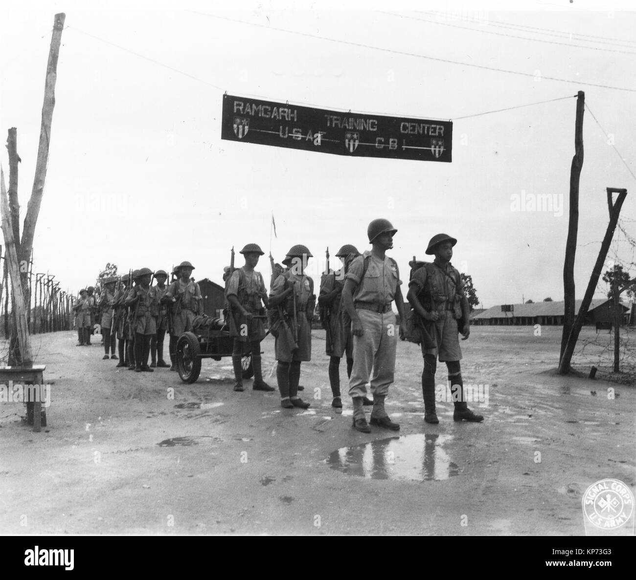 Chinese troops, a mortar regiment in June 1944 during World War II ...