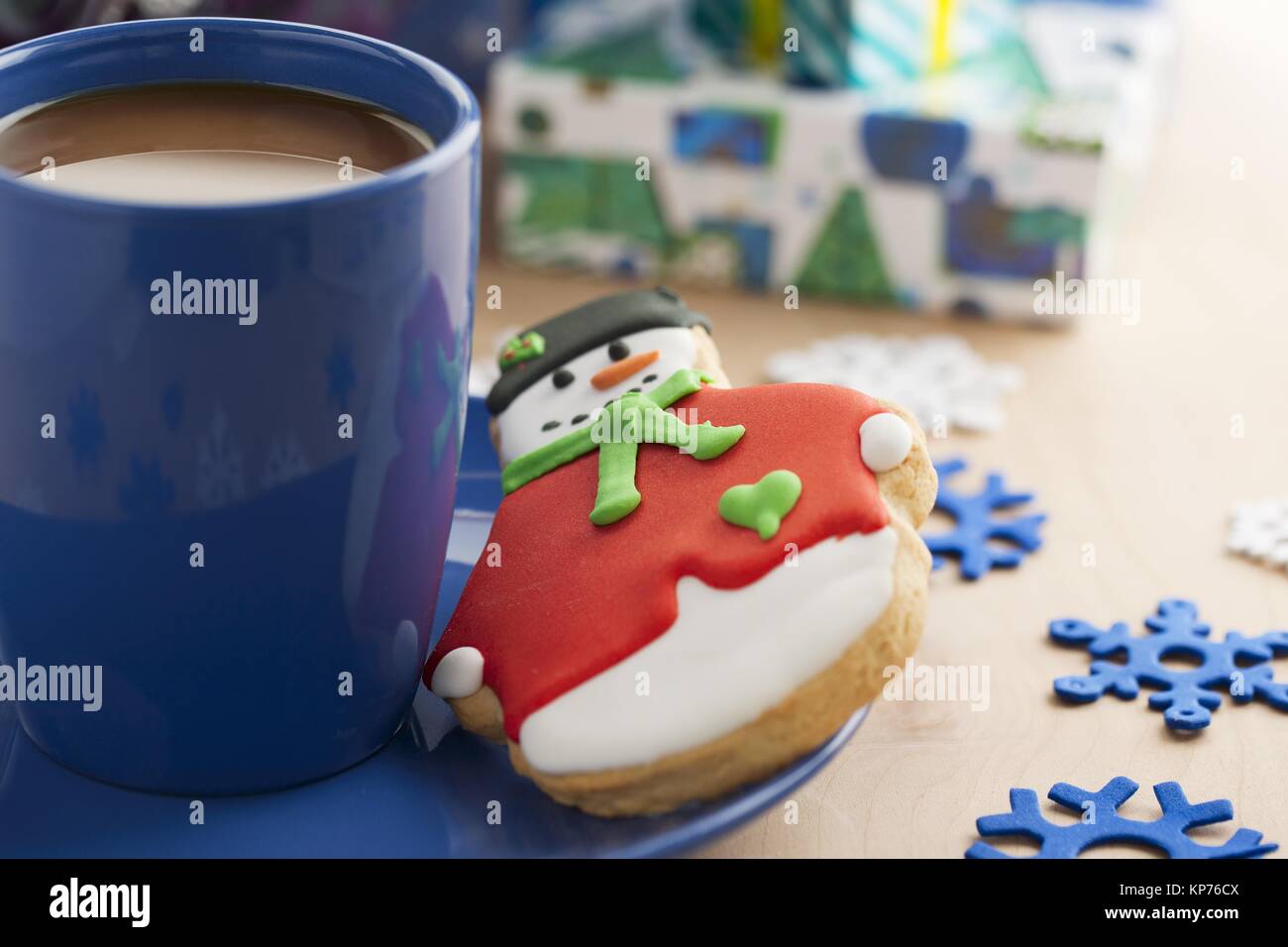Snowman coffee cup hi-res stock photography and images - Alamy