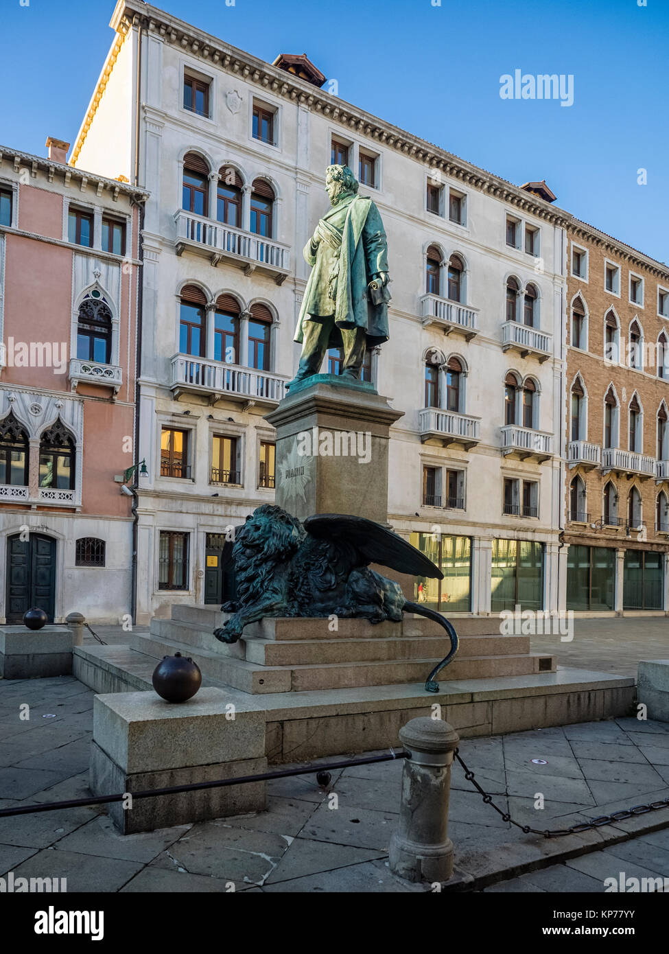VENICE, ITALY - SEPTEMBER 12, 2017: Statue of Daniele Manin at Campo ...