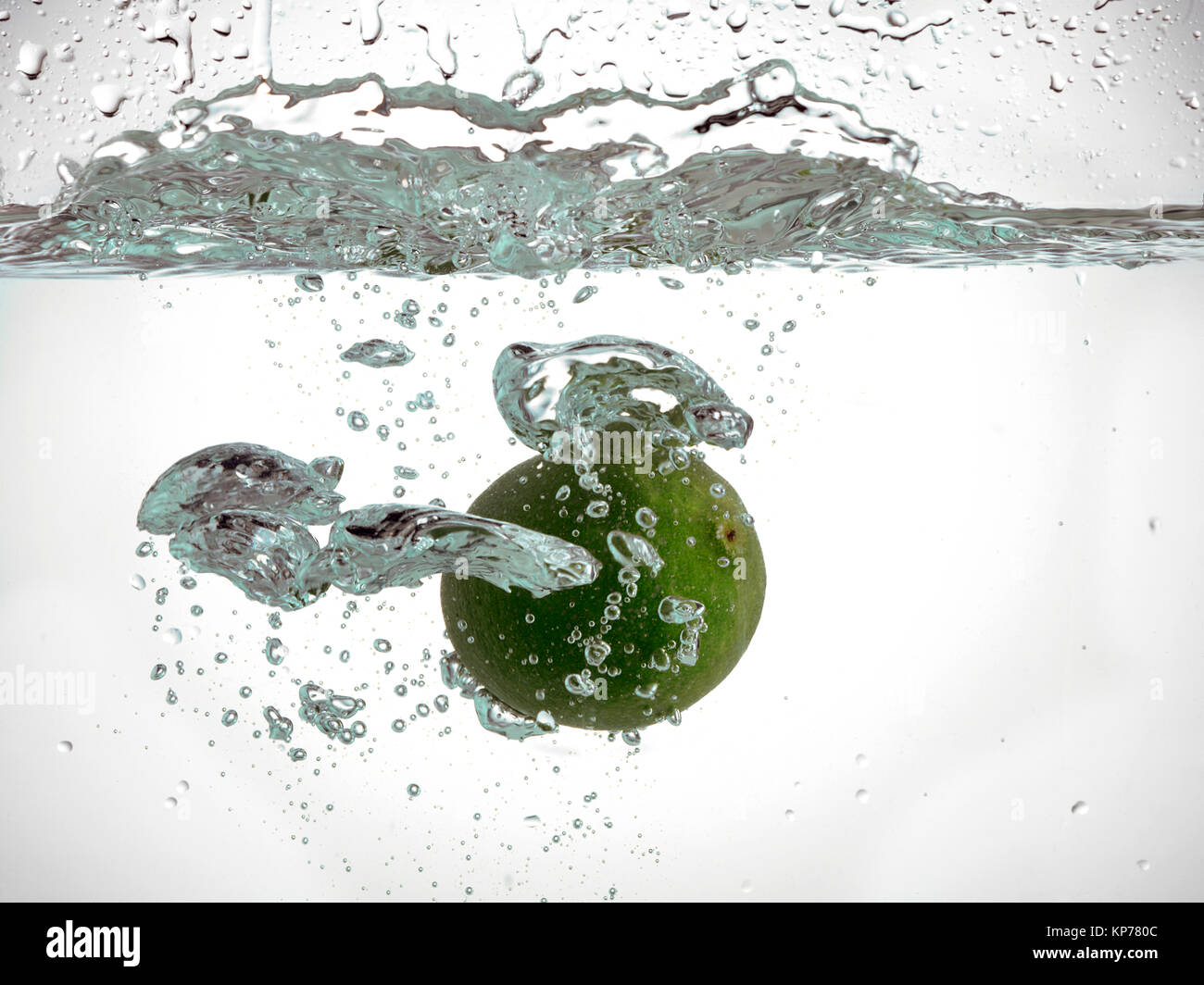 fresh lime under the water Stock Photo - Alamy